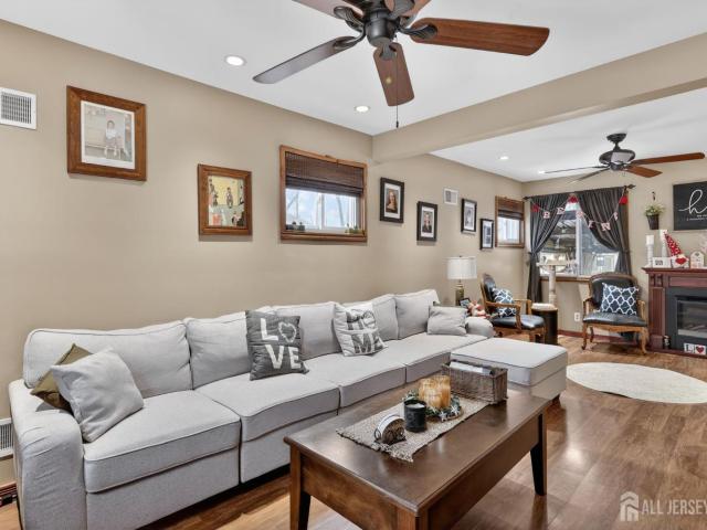 9 Diamond Court