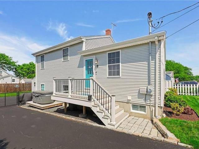 9 Doran Ave, Bristol, RI 02809
