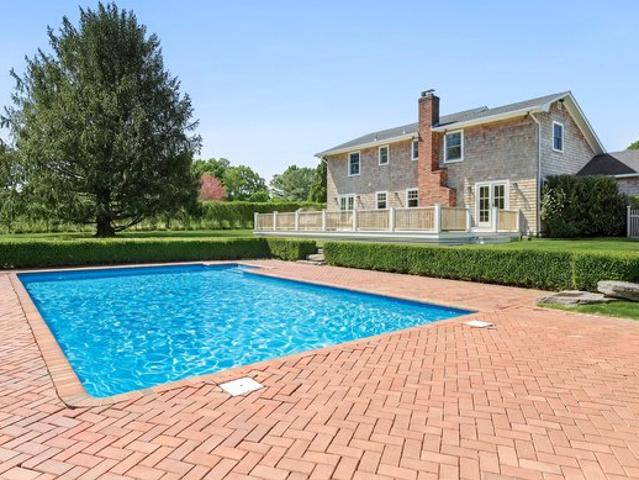 9 Dovas Path, Southampton, NY 11968