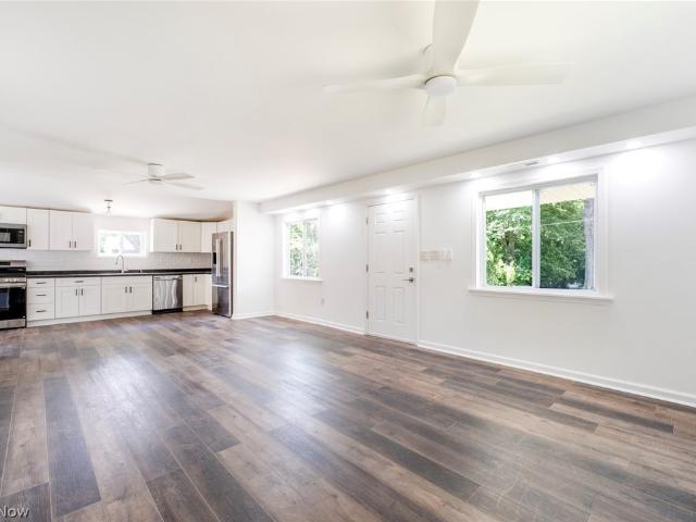 9 Dravis Drive