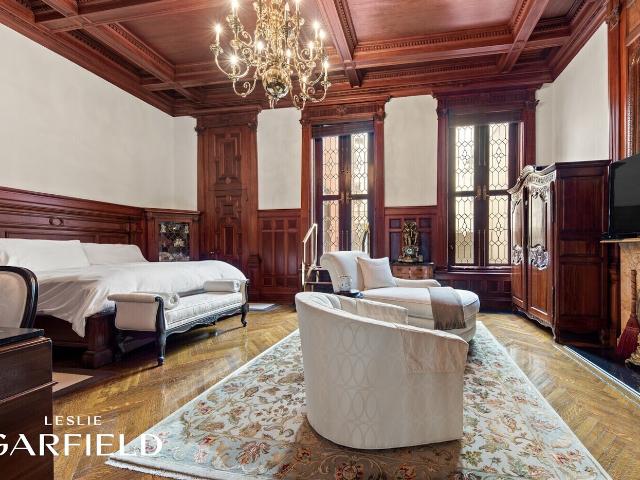 9 E 63RD Street