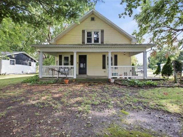 9 E Cedar St, Ashmore, IL 61912