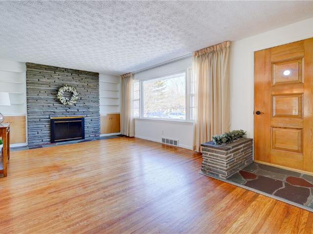 9 E Crest Drive