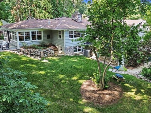 9 E Heatheridge St, Ann Arbor, MI 48104