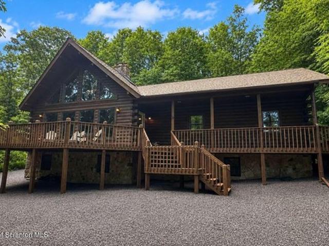 9 E Lake Rd, Madison Township, PA 18444