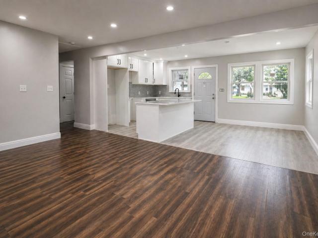 9 Emerald Lane S