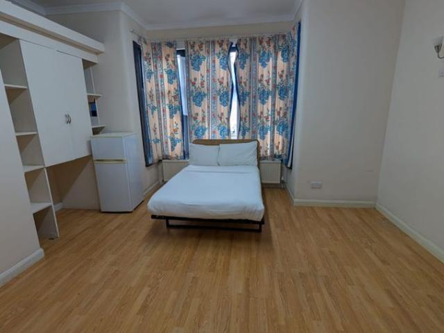 9 En Suite Rooms For Rent IG11, 9 bed terraced house to rent, £1,000 pcm | PrimeLocation