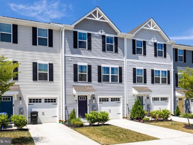 9 F Floyd Avenue