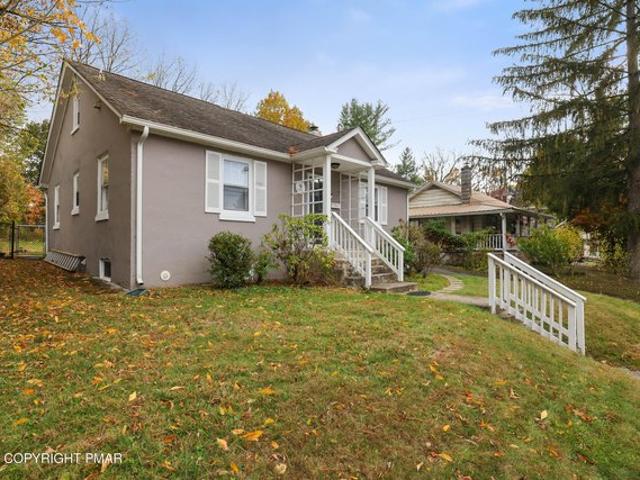9 Fairview St, East Stroudsburg, PA 18301