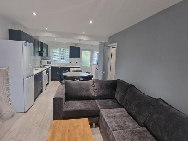 9 Falcon Close, Lenton, Nottingham. 6 bed house to rent £4,030 pcm £930 pw