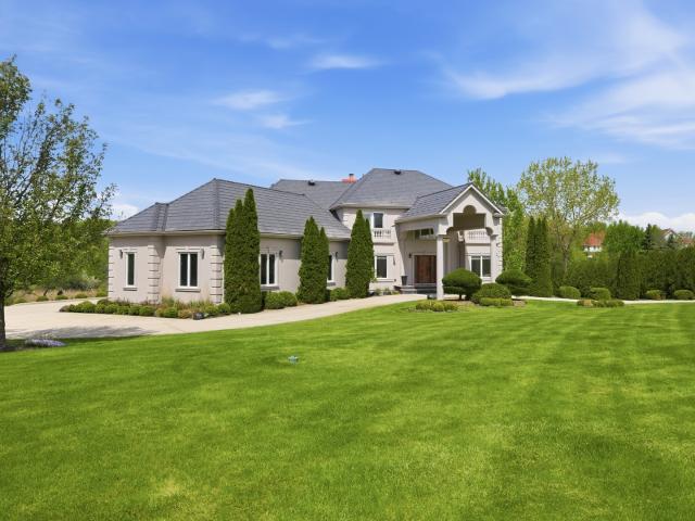 9 Falcon Lakes Drive