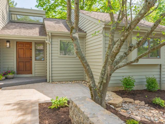 9 Falling Brook Lane