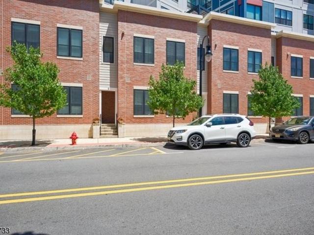 9 Farrand St, Bloomfield, NJ 07003