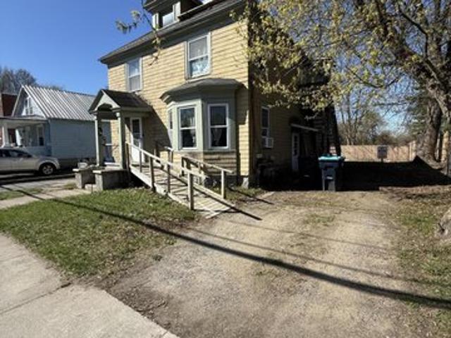 9 Feeder St, Hudson Falls, NY 12839