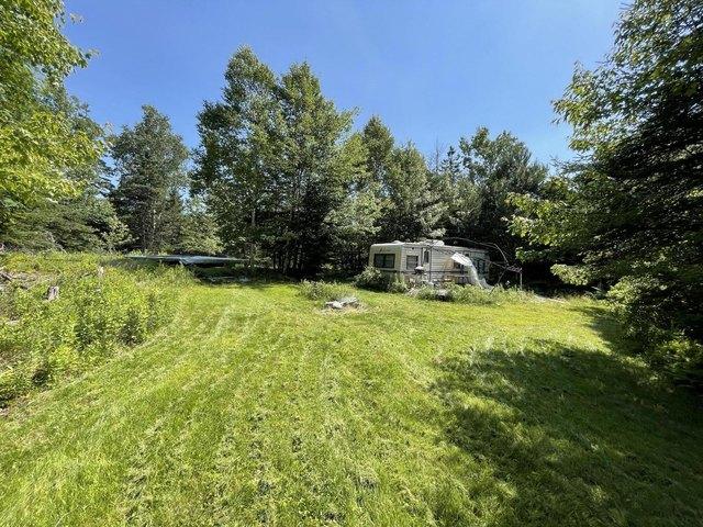 9 Ferry Rd, Swans Island, ME 04685