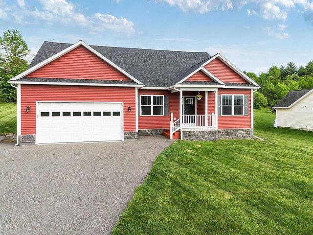 9 Fieldstone Dr, Augusta, ME 04330
