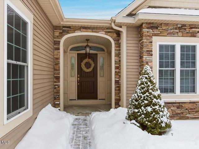 9 Fieldstone Dr, Ballston Lake, NY 12019