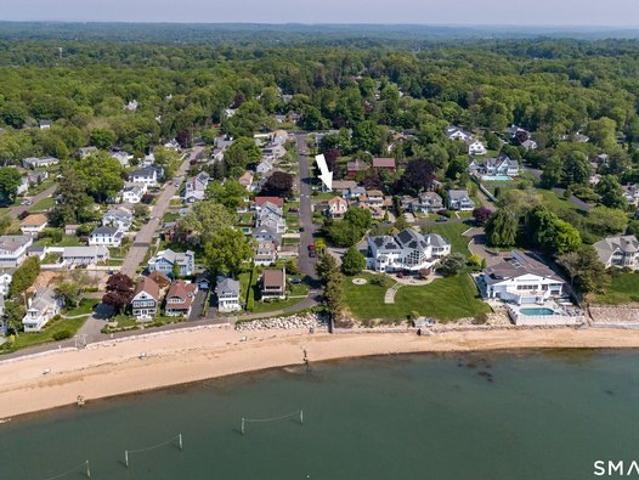9 First Ave, Branford, CT 06405