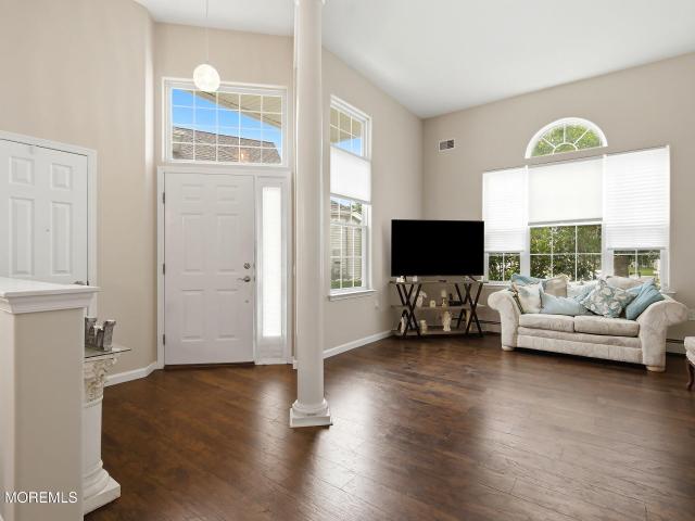 9 Forest Lake Court