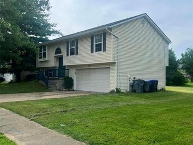 9 Fort Zumwalt Dr, O'Fallon, MO 63366
