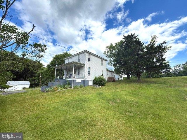 9 Fox St, Berkeley Springs, WV 25411
