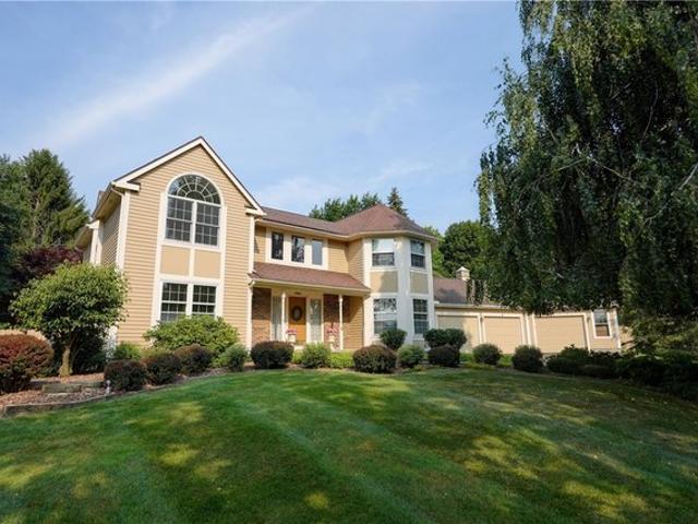 9 Foxboro Ln, Fairport, NY 14450