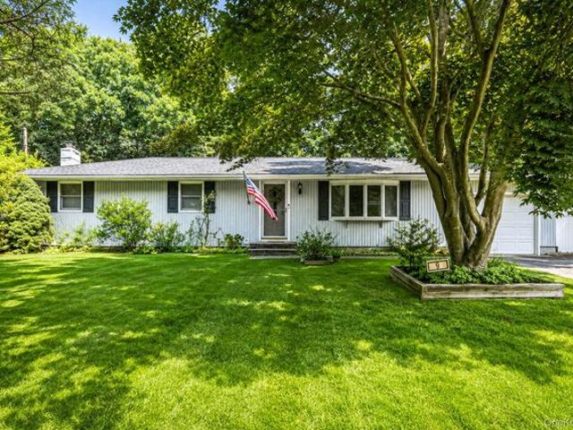 9 Foxcroft Ln, Patchogue, NY 11772