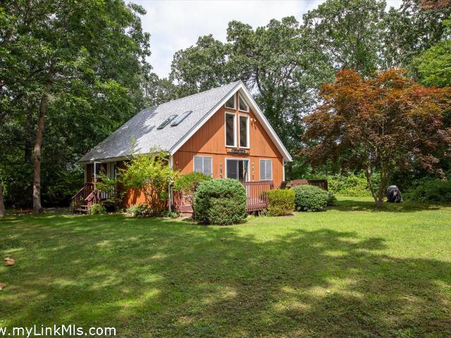 9 Galway Rd, West Tisbury, MA 02568 | Compass