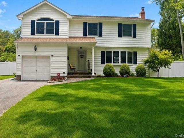 9 Gaston St, Melville, NY 11747