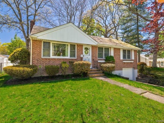 9 Gold St, Kings Park, NY 11754 | MLS #993887 | Compass