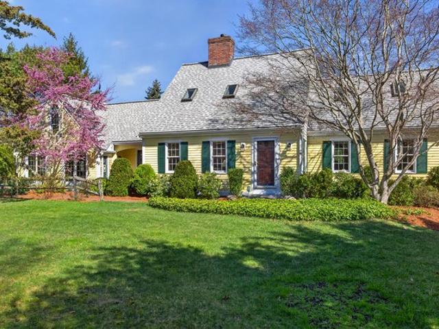 9 Gray Birch Rd, Sandwich, MA 02537
