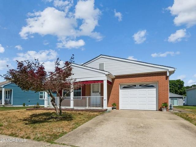 9 Haiti Ct, Toms River, NJ 08757