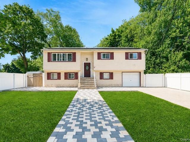 9 Hamlin Ave, West Babylon, NY 11704