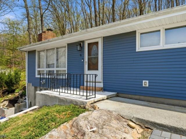 9 Hartung Ave