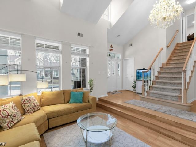 9 Hartley Ln