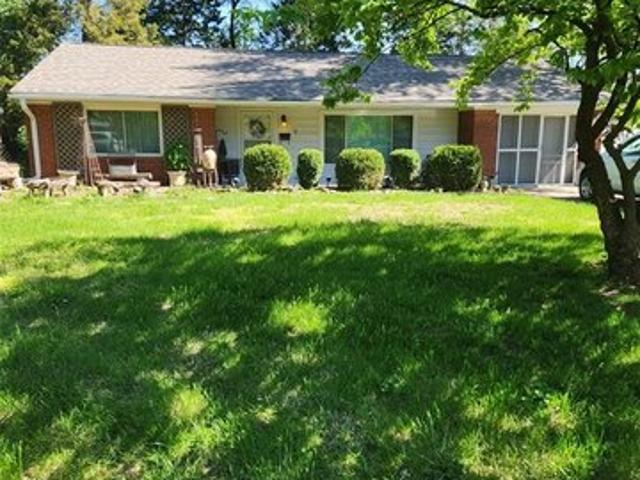 9 Hazelwood Ct, Hazelwood, MO 63042
