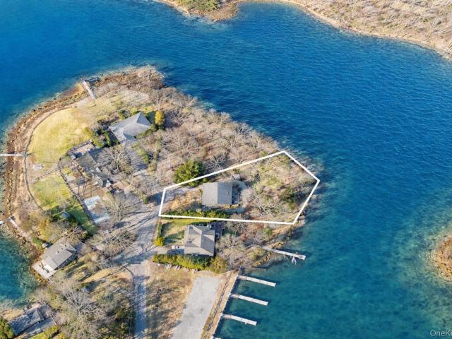 9 Helens Ln, Southampton, NY 11968 | MLS #964413 | Compass