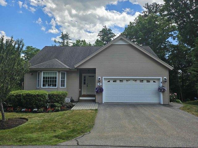 9 Hemlock Dr, Newton, NH 03858