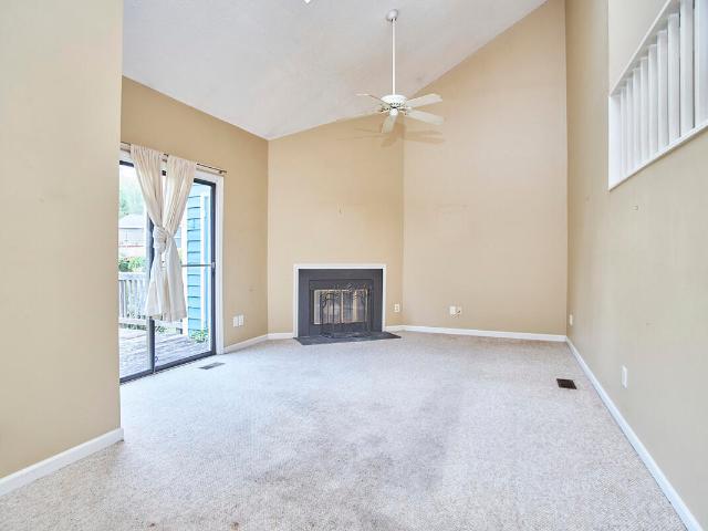 9 Hickory Wood Square