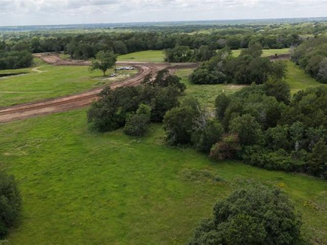 9 Hillwood Ln, Brenham, TX 77833
