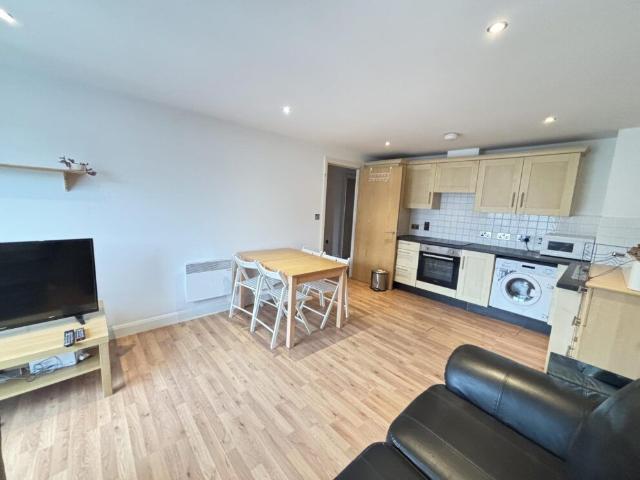 9 Holborn Central, Leeds, LS6 2QP