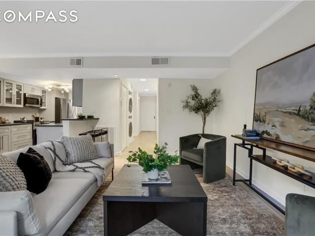 9 Ivy Gates NE, Atlanta, GA