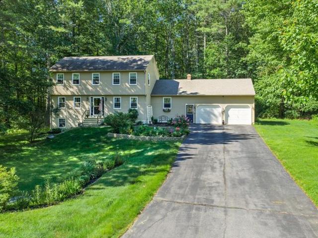 9 Juniper Ln, Falmouth, ME 04105