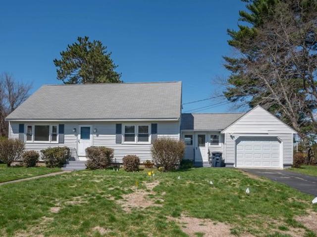 9 Juniper Ln, Nashua, NH 03063