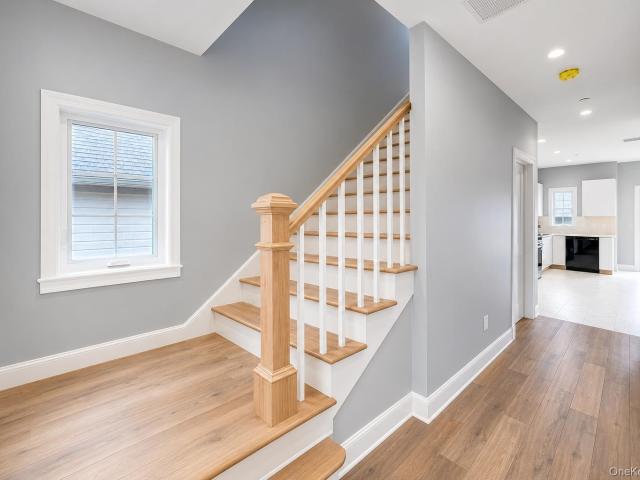 9 James Street S