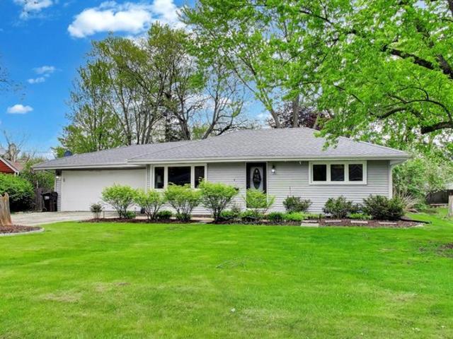 9 Johnathan Rd, Lake Zurich, IL 60047