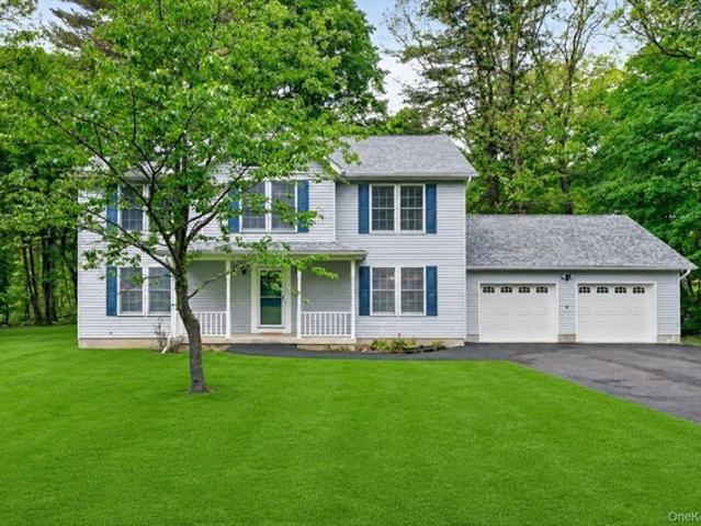 9 Karen Ct, Rock Tavern, NY 12575
