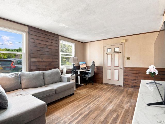 9 Kinderhook Drive