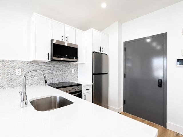 9 Lagrange Avenue APT 3