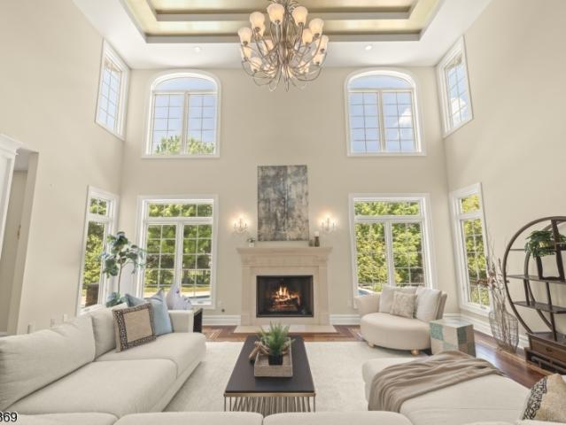 9 Lafayette Dr